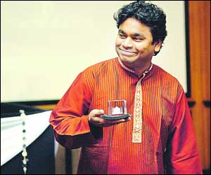 Rahman wins Golden Globe for ‘Slumdog Millionaire’ | India News - The ...