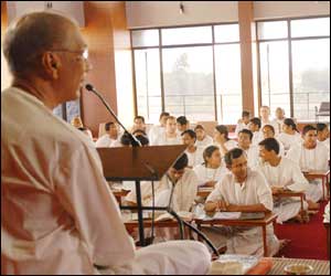 Vedic School opens doors to Dalits,non-Brahmins | India News - The ...