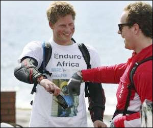 Prince Harry flies plane despite failing pilot test | News Archive News ...