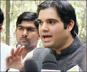 Varun in fresh trouble with EC over money distribution | Political ...