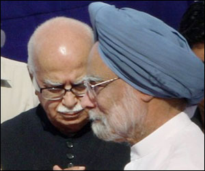 Manmohan,Advani face-off in Parliament House | India News - The Indian ...