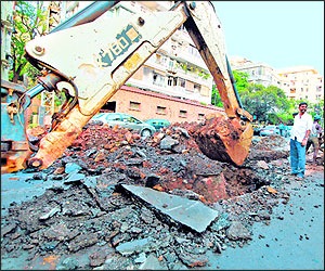 Work on Peddar Road begins,locals brace for chaos on Monday | Mumbai ...