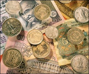 Rupee appreciates to 49.61 against dollar | Business News - The Indian ...
