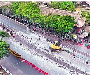 Emotions,traffic snarls mark Lalbaug flyover demolition,a first in city ...