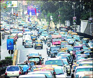 Publicising diversions,parking curbs ensure smooth traffic on Peddar Rd ...