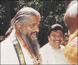 SC allows ‘godman’ Chandraswami to go abroad | India News - The Indian ...
