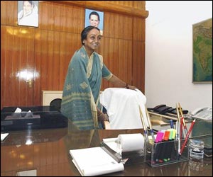 Meira Kumar becomes first woman speaker of Lok Sabha | India News - The ...