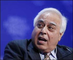 ‘Cautious’ Sibal seeks consensus on quota in pvt edu institutes | India ...