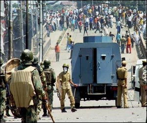 CRPF pulls out of Baramulla; fresh protests erupt in Valley | India ...