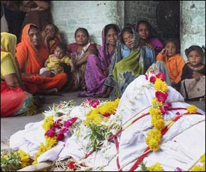 Hooch Tragedy: Death toll climbs to 86,bootleggers detained | India ...