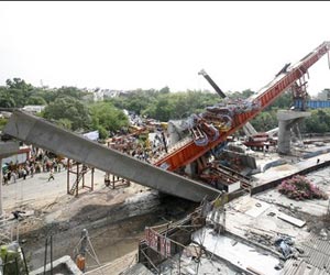 Latest News on Delhi Metro Accident: Get Delhi Metro Accident News ...