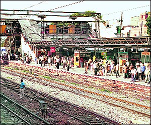 Train schedules off track as cable snaps at Delhi station | Delhi News ...