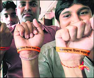 Sena s show of loyalty: A saffron band | News Archive News - The Indian ...