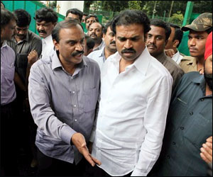 Reddy brothers meet K tka speaker Shettar | Political Pulse News - The ...