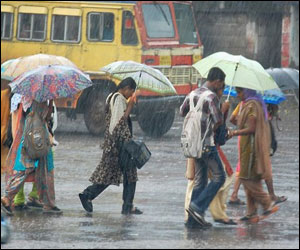 Cyclone ‘Phyan’ crosses western coast,spares Mumbai,weakens | India ...