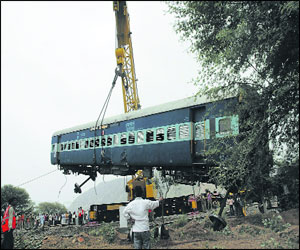 7 dead as Mandor Express derails near Dausa | Cities News - The Indian ...
