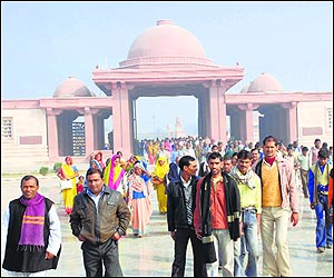 Regional Transport Office mobilises buses to ferry BSP men | Lucknow ...