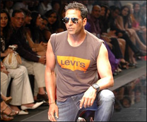 Akshay off to Malaysia to shoot costliest commercial ever ...