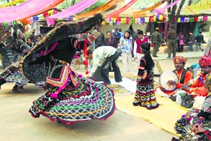 On first day of popular Mela,crowds don t disappoint,sales do | Delhi ...