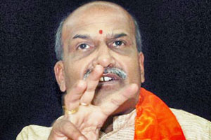 Muthalik s Sene moment: YC blackens face during TV debate | India News ...