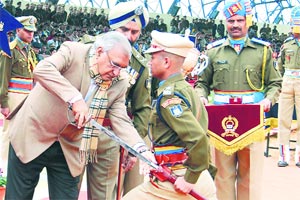 Tossing caps in air,78 gazetted officers join CRPF ranks | Delhi News ...