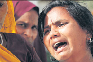 63 killed in UP stampede over Rs 20,one utensil& one ladoo | Lucknow ...