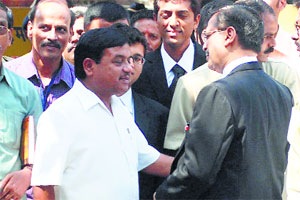 Pak behind 26/11,Kasab s Major saab is Army officer: prosecution ...