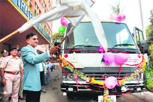 First dedicated ambulance on Eastern Express Highway | Cities News ...