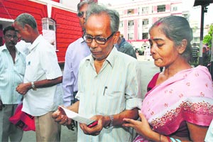 Stephen Court fire: 30 families receive compensation cheques | Kolkata ...