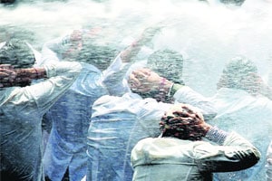 Interns protest low stipend; suspend agitation on promise | Lucknow ...