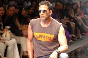 Akki teams up with David Gower for Patiala House | Entertainment-others ...