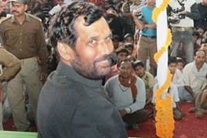 Paswan files nomination for RS | Political Pulse News - The Indian Express