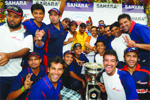 Air India lifts Sheesh Mahal trophy | Lucknow News - The Indian Express