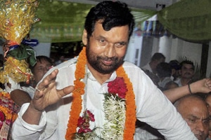Paswan: BJP should snap ties with JD(U) | Political Pulse News - The ...