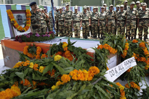 Anti-ultra operation enters 4th day; Major,2 jawans injured | India ...