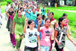 Hostels crowded,PAU students hit streets | Ludhiana News - The Indian ...