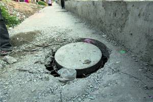 Boy falls into manhole while playing,dies | Delhi News - The Indian Express