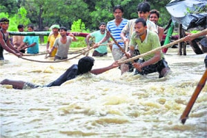 Hundreds homeless as floods hit western UP | Lucknow News - The Indian ...