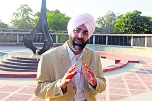 Corruption,poverty real enemies of India,not Pak: Manpreet | India News ...