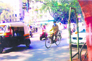 Litter bin shortage on city streets | Pune News - The Indian Express