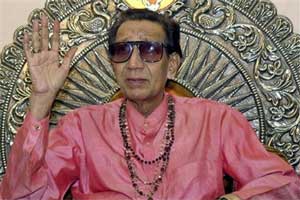 Pune bandh turns violent,city buses set ablaze | Political Pulse News ...