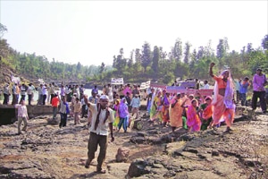 Villagers start non-violent protest against dam project | Ahmedabad ...