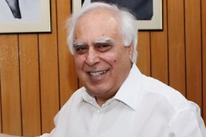 Sibal favours CAG audit of spectrum | India News - The Indian Express