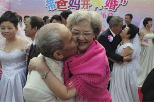 Happiness ‘peaks when people reach the age of 80’ | Health News - The ...