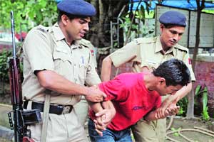 Girls catch hold of robber,hand him over to cops | Crime News - The ...