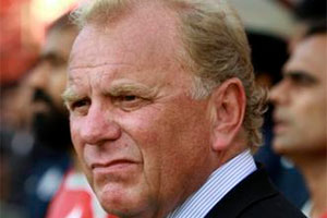 Coach Bob Houghton resigns after bitter stand-off with AIFF News ...