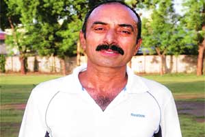 Truth lies between Bhatt s ex-driver,ex-boss | Ahmedabad News - The ...