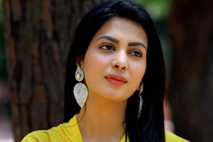 I want to work with both SRK and Aamir: Miss India Ankita ...