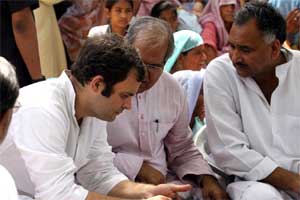 Rahul throws Maya a challenge,visits Bhatta Parsaul again | Political ...