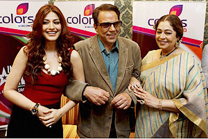 Dharamji does not require anything to attract audience: Big B ...